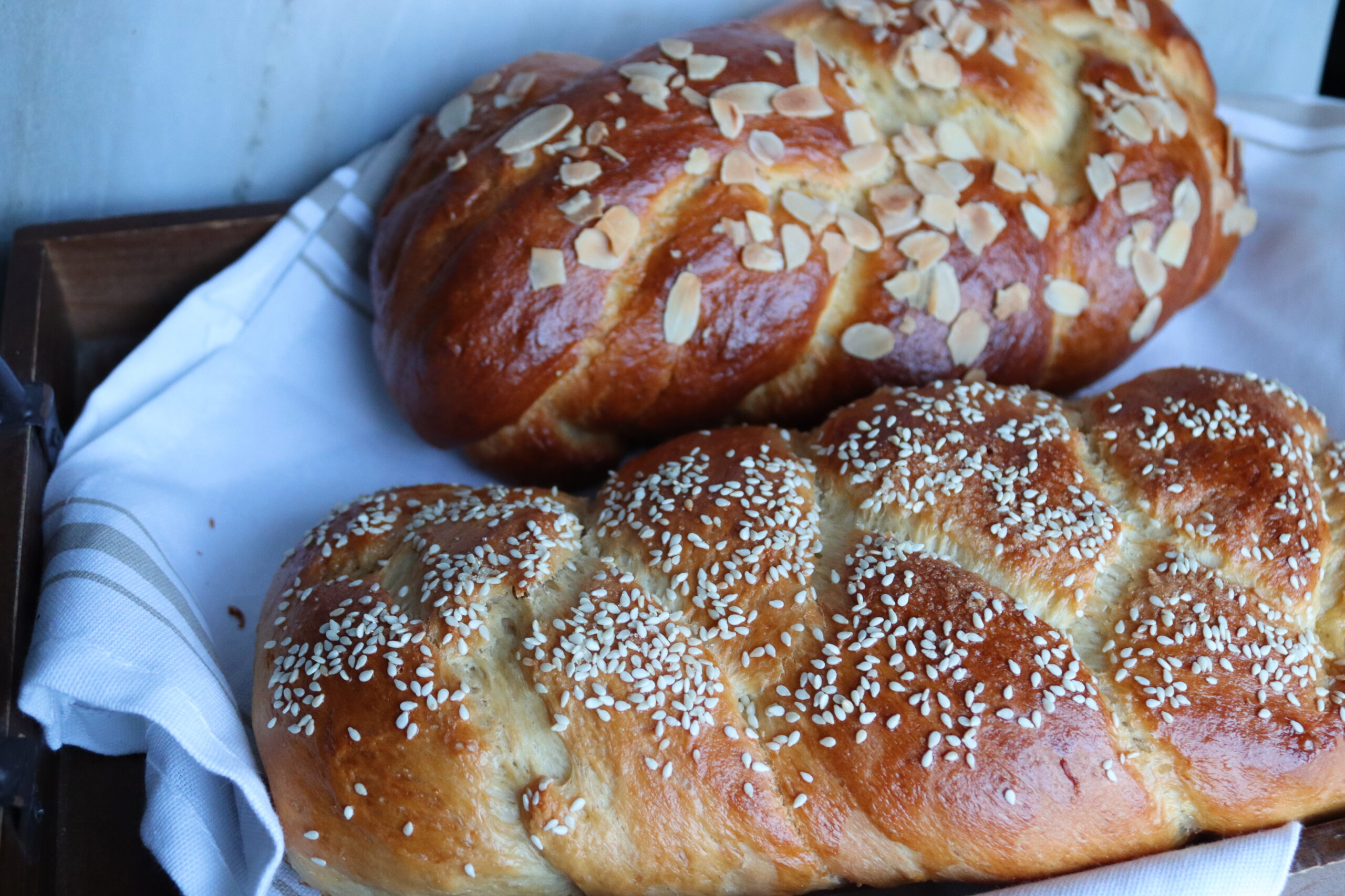 Παραδοσιακά τσουρέκια - Semina Recipes